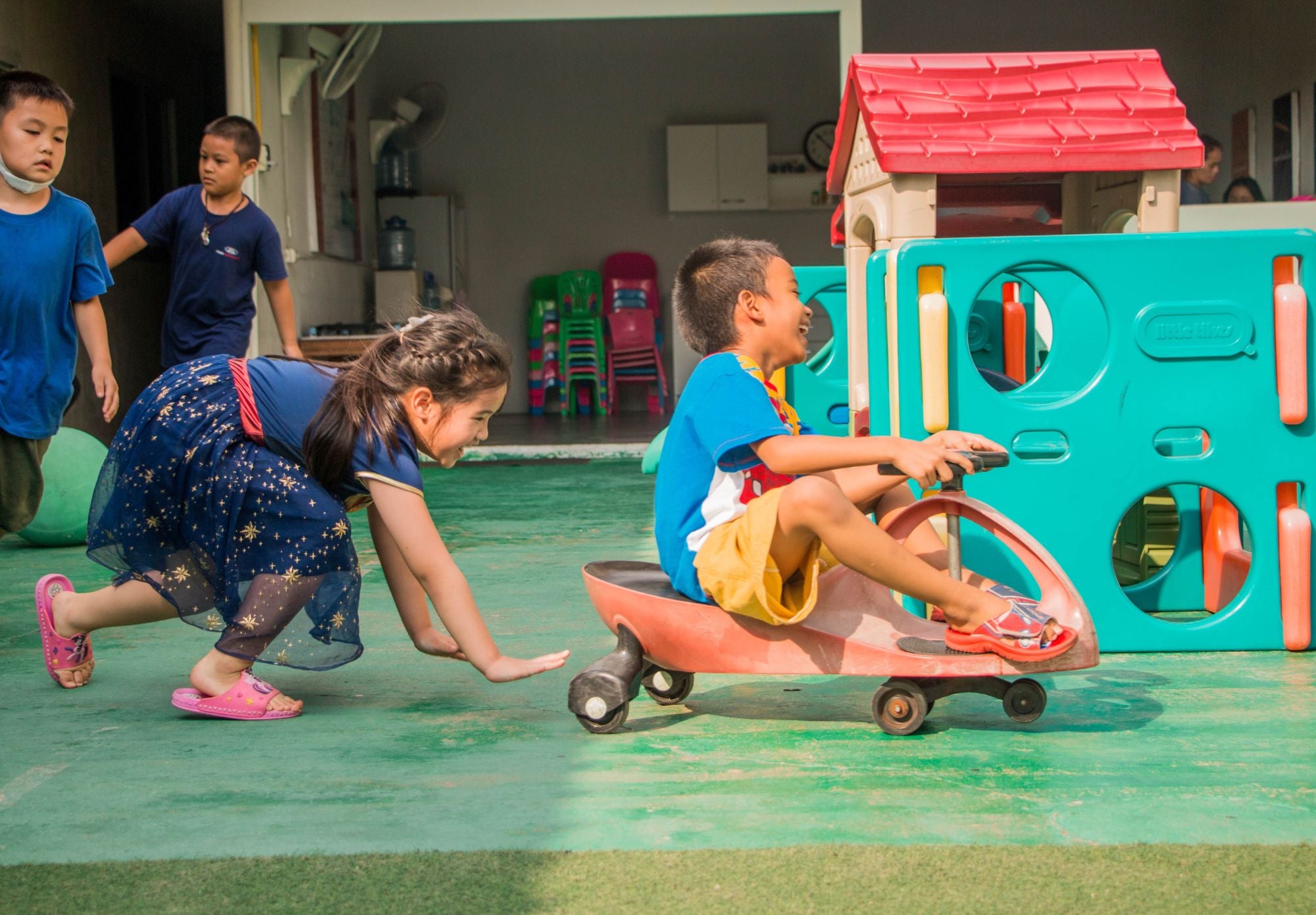 Exploring Nature with Kids: The Benefits of Outdoor Playtime – Marika